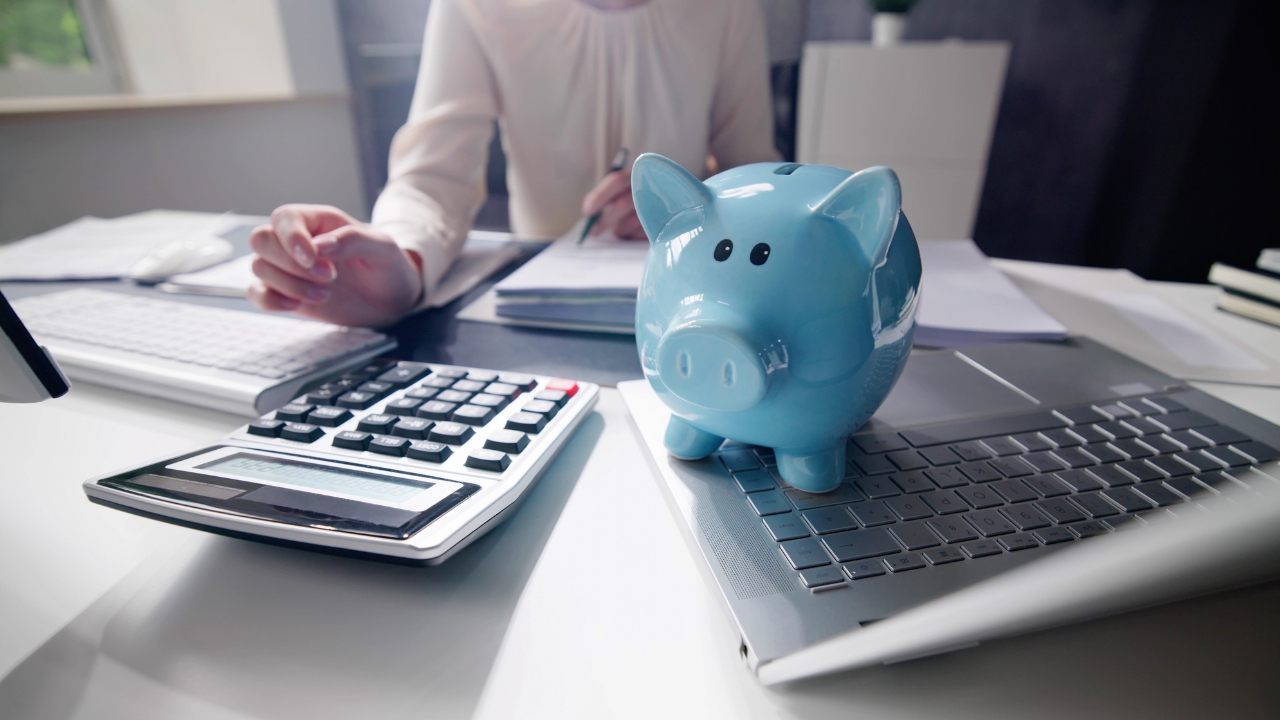 5 Essential Financial Literacy Tips for Canadians - All Points North